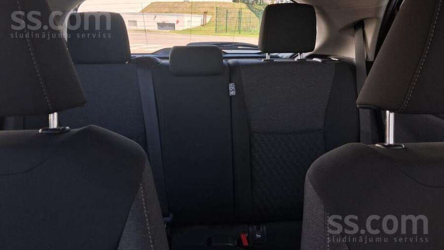 Balts Toyota Yaris 2021 Rīga, ar dzinēja tilpumu 1.50 L un nobraukumu 178 tūkst. km par 12900 €, foto 21 vietnē AUTOMOTO.COM.LV