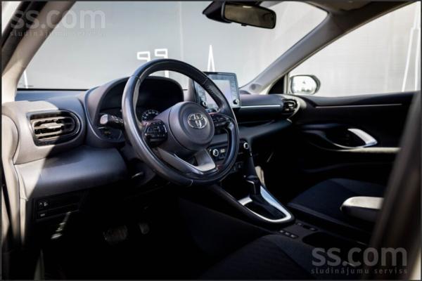 Balts Toyota Yaris 2021 Rīga, ar dzinēja tilpumu 1.50 L un nobraukumu 57 tūkst. km par 14490 €, foto 4 vietnē AUTOMOTO.COM.LV