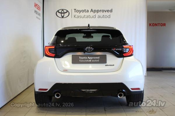 Balts Toyota Yaris 2021 Tallina, ar dzinēja tilpumu 1.60 L un nobraukumu 33 tūkst. km par 34990 €, foto 4 vietnē AUTOMOTO.COM.LV