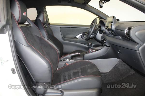 Balts Toyota Yaris 2021 Tallina, ar dzinēja tilpumu 1.60 L un nobraukumu 33 tūkst. km par 34990 €, foto 6 vietnē AUTOMOTO.COM.LV