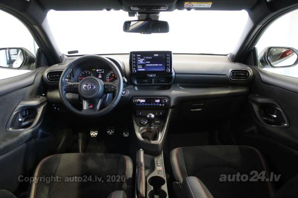 Balts Toyota Yaris 2021 Tallina, ar dzinēja tilpumu 1.60 L un nobraukumu 33 tūkst. km par 34990 €, foto 8 vietnē AUTOMOTO.COM.LV