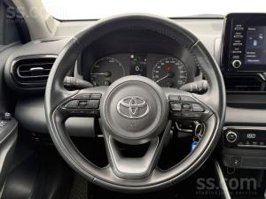 White Toyota Yaris 2021 in Riga, with an engine capacity of 1.50 L and mileage of 156 thousand km for 12990 €, photo 13 on AUTOMOTO.COM.LV