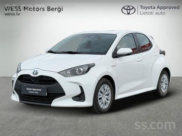 White Toyota Yaris 2021 in Riga, with an engine capacity of 1.50 L and mileage of 167 thousand km for 12490 €, photo 1 on AUTOMOTO.COM.LV