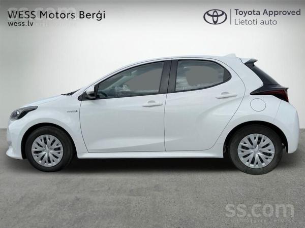 White Toyota Yaris 2021 in Riga, with an engine capacity of 1.50 L and mileage of 167 thousand km for 12490 €, photo 3 on AUTOMOTO.COM.LV