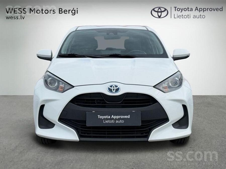 White Toyota Yaris 2021 in Riga, with an engine capacity of 1.50 L and mileage of 167 thousand km for 12490 €, photo 6 on AUTOMOTO.COM.LV