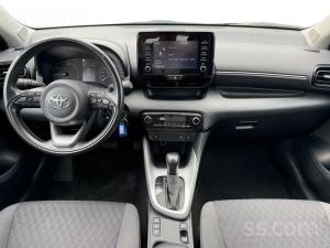 White Toyota Yaris 2021 in Riga, with an engine capacity of 1.50 L and mileage of 167 thousand km for 12490 €, photo 9 on AUTOMOTO.COM.LV