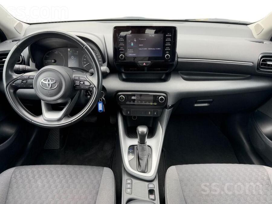 White Toyota Yaris 2021 in Riga, with an engine capacity of 1.50 L and mileage of 167 thousand km for 12490 €, photo 9 on AUTOMOTO.COM.LV