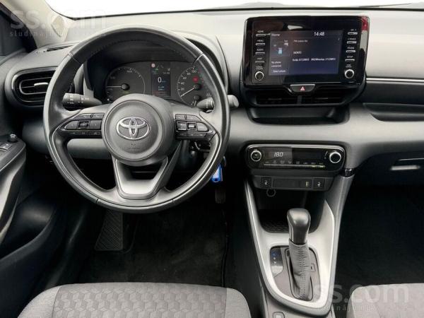 White Toyota Yaris 2021 in Riga, with an engine capacity of 1.50 L and mileage of 167 thousand km for 12490 €, photo 9 on AUTOMOTO.COM.LV