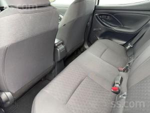 White Toyota Yaris 2021 in Riga, with an engine capacity of 1.50 L and mileage of 167 thousand km for 12490 €, photo 13 on AUTOMOTO.COM.LV
