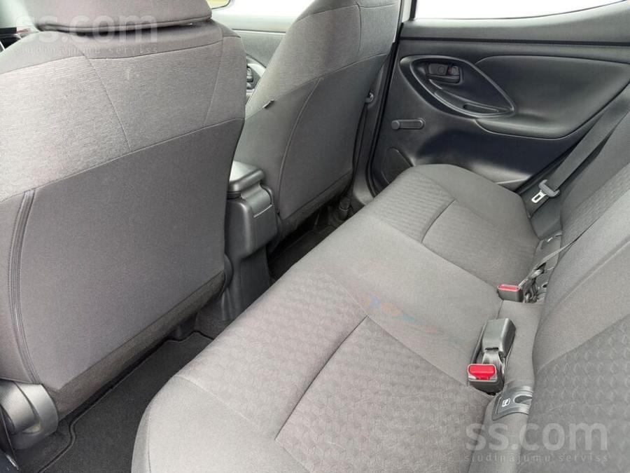 White Toyota Yaris 2021 in Riga, with an engine capacity of 1.50 L and mileage of 167 thousand km for 12490 €, photo 13 on AUTOMOTO.COM.LV