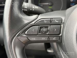 White Toyota Yaris 2021 in Riga, with an engine capacity of 1.50 L and mileage of 167 thousand km for 12490 €, photo 16 on AUTOMOTO.COM.LV