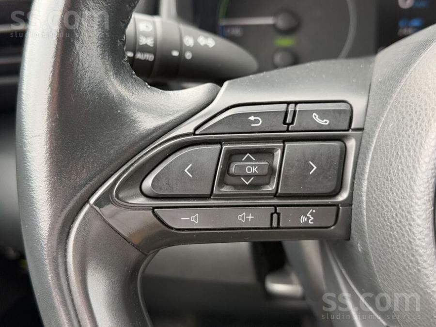 White Toyota Yaris 2021 in Riga, with an engine capacity of 1.50 L and mileage of 167 thousand km for 12490 €, photo 16 on AUTOMOTO.COM.LV
