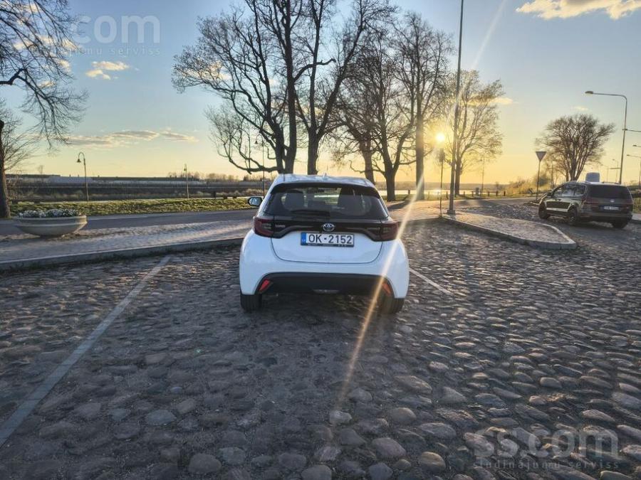 Белый Тойота Ярис 2021 в Даугавпилс, объемом двигателя 1.50 л и пробегом 178 тыс. км за 12900 €, фото 6 на AUTOMOTO.COM.LV