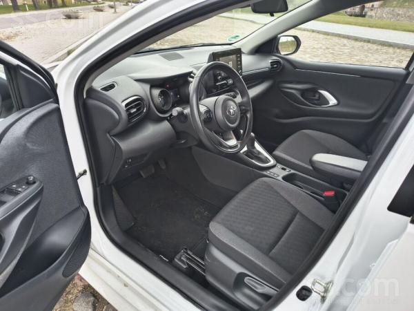 Balts Toyota Yaris 2021 Daugavpils, ar dzinēja tilpumu 1.50 L un nobraukumu 178 tūkst. km par 12900 €, foto 7 vietnē AUTOMOTO.COM.LV