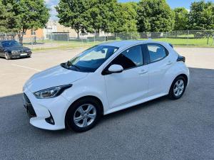 White Toyota Yaris 2021 in Radviliskis, with an engine capacity of 1.50 L and mileage of 79 thousand km for 12900 €, photo  on AUTOMOTO.COM.LV