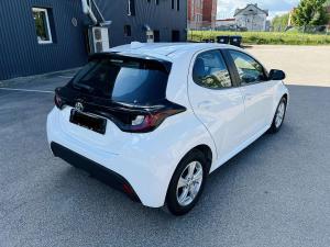 White Toyota Yaris 2021 in Radviliskis, with an engine capacity of 1.50 L and mileage of 79 thousand km for 12900 €, photo 6 on AUTOMOTO.COM.LV
