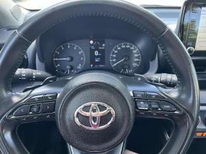White Toyota Yaris 2021 in Radviliskis, with an engine capacity of 1.50 L and mileage of 79 thousand km for 12900 €, photo 18 on AUTOMOTO.COM.LV