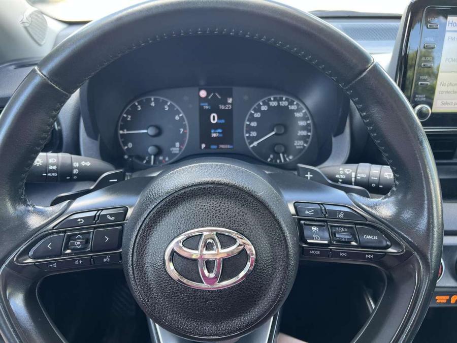 White Toyota Yaris 2021 in Radviliskis, with an engine capacity of 1.50 L and mileage of 79 thousand km for 12900 €, photo 18 on AUTOMOTO.COM.LV