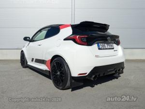 Balts Toyota Yaris 2021 Tallina, ar dzinēja tilpumu 1.60 L un nobraukumu 0 tūkst. km par 36900 €, foto 5 vietnē AUTOMOTO.COM.LV