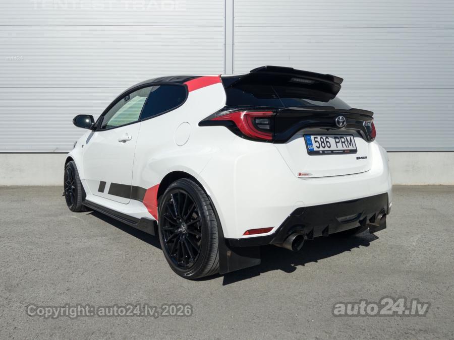 Balts Toyota Yaris 2021 Tallina, ar dzinēja tilpumu 1.60 L un nobraukumu 0 tūkst. km par 36900 €, foto 5 vietnē AUTOMOTO.COM.LV