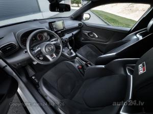 Balts Toyota Yaris 2021 Tallina, ar dzinēja tilpumu 1.60 L un nobraukumu 0 tūkst. km par 36900 €, foto 7 vietnē AUTOMOTO.COM.LV