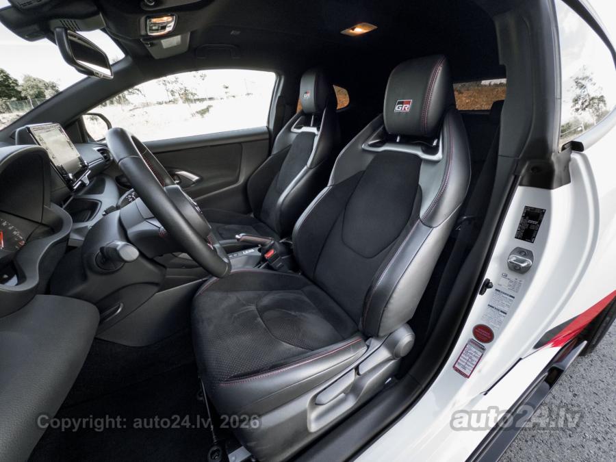 Balts Toyota Yaris 2021 Tallina, ar dzinēja tilpumu 1.60 L un nobraukumu 0 tūkst. km par 36900 €, foto 8 vietnē AUTOMOTO.COM.LV