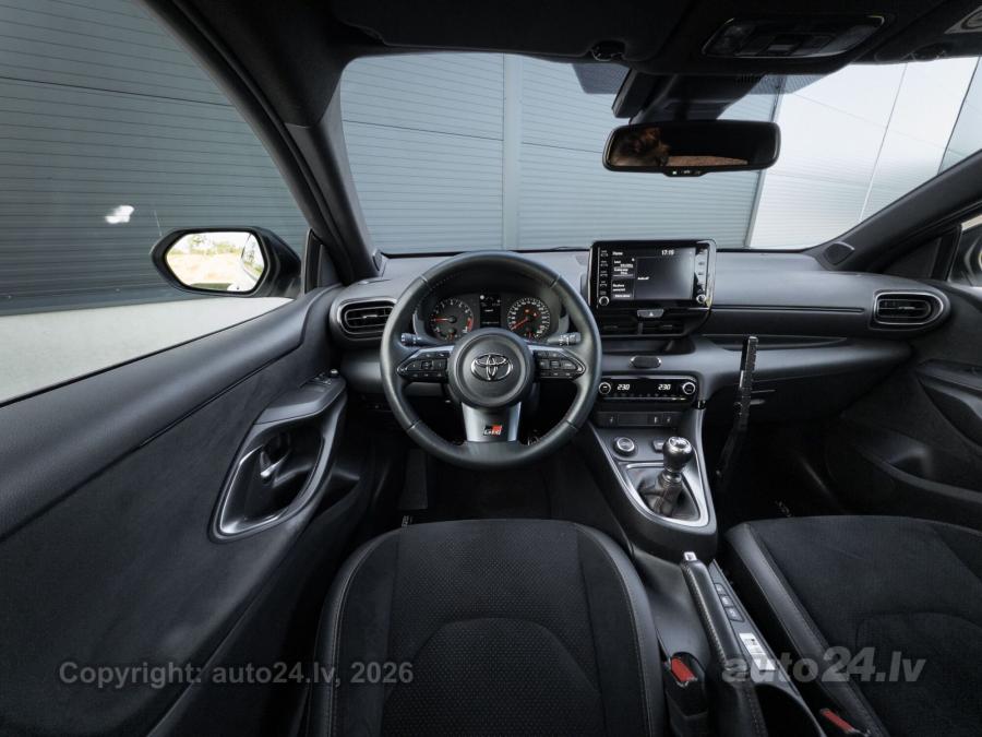 Balts Toyota Yaris 2021 Tallina, ar dzinēja tilpumu 1.60 L un nobraukumu 0 tūkst. km par 36900 €, foto 9 vietnē AUTOMOTO.COM.LV