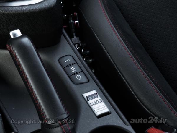 White Toyota Yaris 2021 in Tallinn, with an engine capacity of 1.60 L and mileage of 0 thousand km for 36900 €, photo 10 on AUTOMOTO.COM.LV