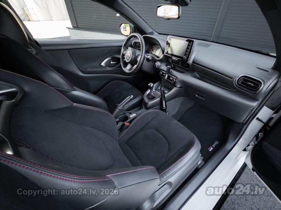 Balts Toyota Yaris 2021 Tallina, ar dzinēja tilpumu 1.60 L un nobraukumu 0 tūkst. km par 36900 €, foto 12 vietnē AUTOMOTO.COM.LV