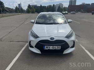 Balts Toyota Yaris 2021 Rīga, ar dzinēja tilpumu 1.50 L un nobraukumu 64 tūkst. km par 13850 €, foto 3 vietnē AUTOMOTO.COM.LV