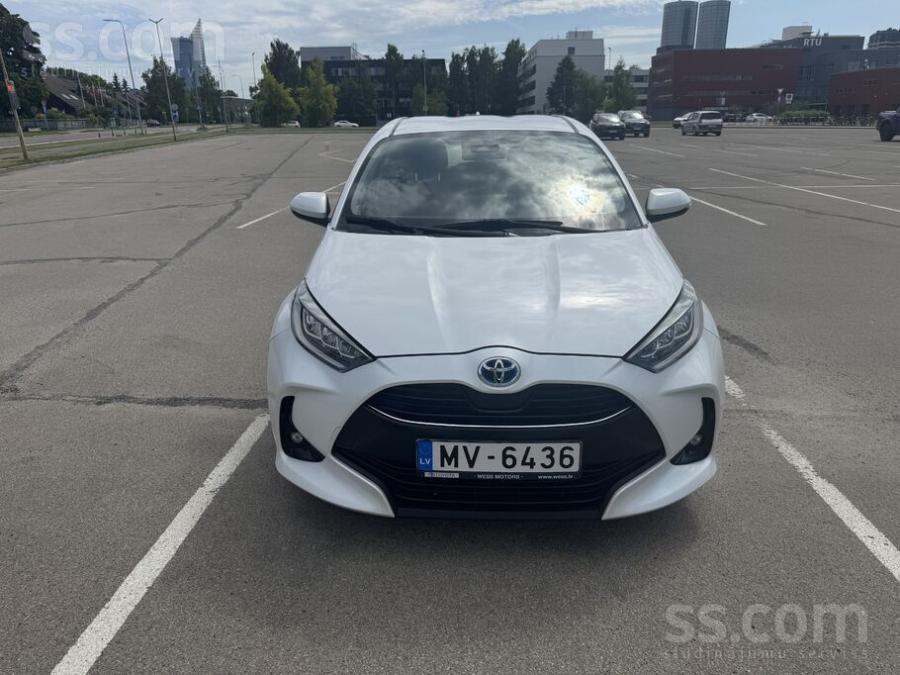 Balts Toyota Yaris 2021 Rīga, ar dzinēja tilpumu 1.50 L un nobraukumu 64 tūkst. km par 13850 €, foto 3 vietnē AUTOMOTO.COM.LV