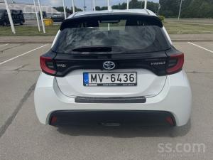 Balts Toyota Yaris 2021 Rīga, ar dzinēja tilpumu 1.50 L un nobraukumu 64 tūkst. km par 13850 €, foto 4 vietnē AUTOMOTO.COM.LV