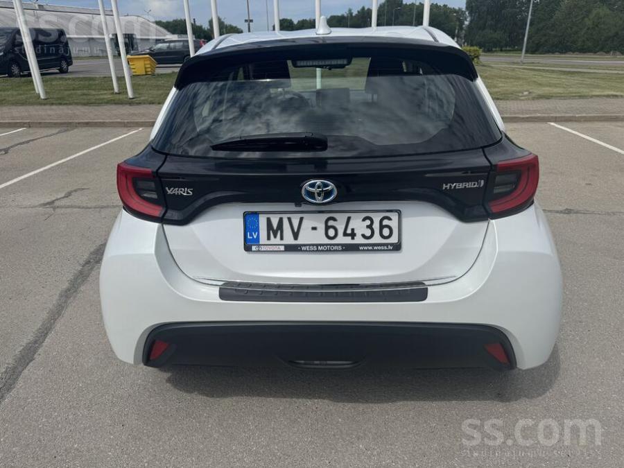 Balts Toyota Yaris 2021 Rīga, ar dzinēja tilpumu 1.50 L un nobraukumu 64 tūkst. km par 13850 €, foto 4 vietnē AUTOMOTO.COM.LV