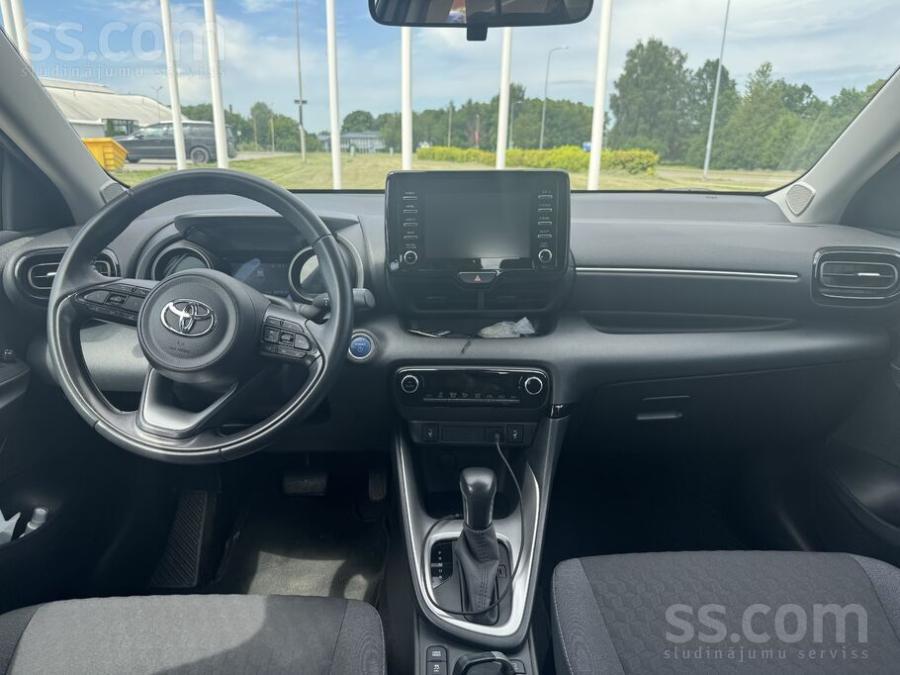 Balts Toyota Yaris 2021 Rīga, ar dzinēja tilpumu 1.50 L un nobraukumu 64 tūkst. km par 13850 €, foto 5 vietnē AUTOMOTO.COM.LV