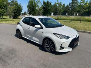 Balts Toyota Yaris 2021 Viļņa, ar dzinēja tilpumu 1.49 L un nobraukumu 55 tūkst. km par 16000 €, foto  vietnē AUTOMOTO.COM.LV