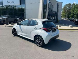 White Toyota Yaris 2021 in Vilnius, with an engine capacity of 1.49 L and mileage of 55 thousand km for 16000 €, photo 5 on AUTOMOTO.COM.LV