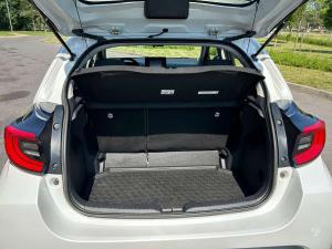 White Toyota Yaris 2021 in Vilnius, with an engine capacity of 1.49 L and mileage of 55 thousand km for 16000 €, photo 8 on AUTOMOTO.COM.LV