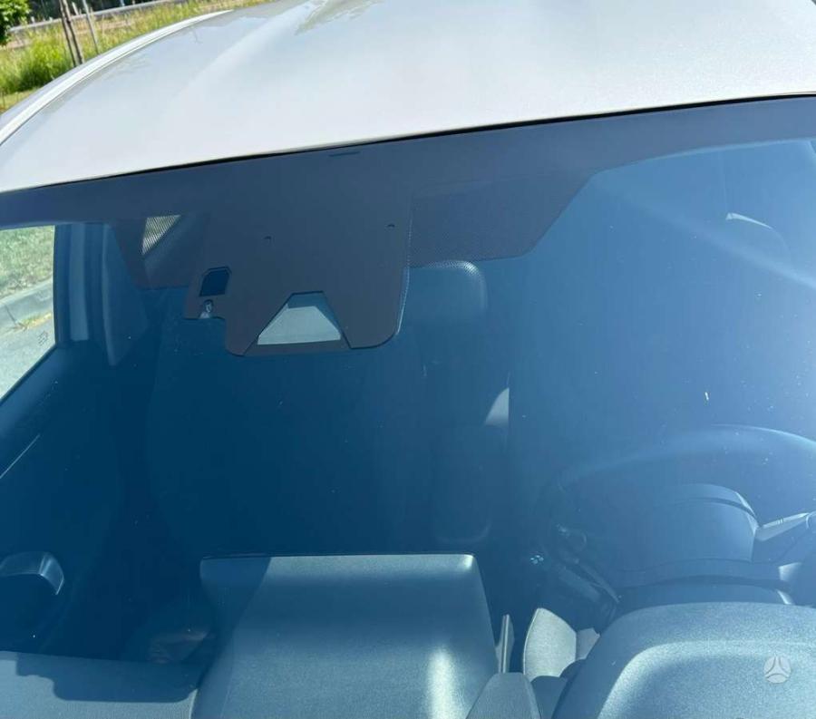 White Toyota Yaris 2021 in Vilnius, with an engine capacity of 1.49 L and mileage of 55 thousand km for 16000 €, photo 18 on AUTOMOTO.COM.LV