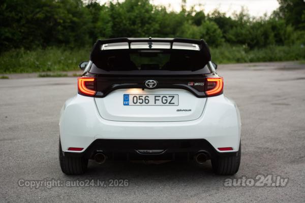 White Toyota Yaris 2021 in Parnu, with an engine capacity of 1.60 L and mileage of 86 thousand km for 29990 €, photo 5 on AUTOMOTO.COM.LV