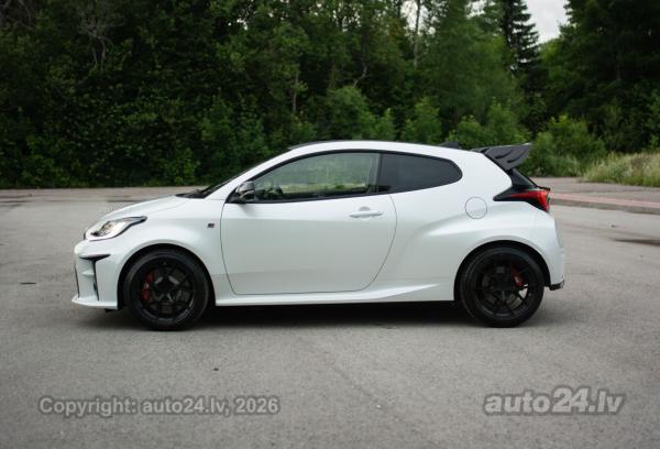 White Toyota Yaris 2021 in Parnu, with an engine capacity of 1.60 L and mileage of 86 thousand km for 29990 €, photo 7 on AUTOMOTO.COM.LV