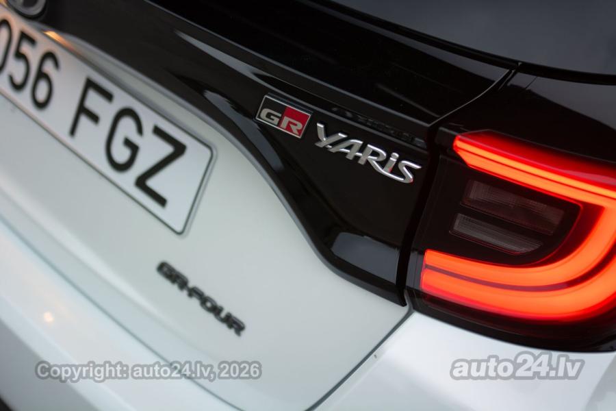 Balts Toyota Yaris 2021 Pērnava, ar dzinēja tilpumu 1.60 L un nobraukumu 86 tūkst. km par 29990 €, foto 12 vietnē AUTOMOTO.COM.LV