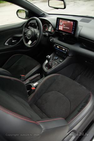 Balts Toyota Yaris 2021 Pērnava, ar dzinēja tilpumu 1.60 L un nobraukumu 86 tūkst. km par 29990 €, foto 19 vietnē AUTOMOTO.COM.LV