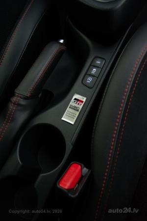 Balts Toyota Yaris 2021 Pērnava, ar dzinēja tilpumu 1.60 L un nobraukumu 86 tūkst. km par 29990 €, foto 23 vietnē AUTOMOTO.COM.LV