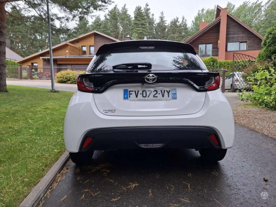 Balts Toyota Yaris 2021 Viļņa, ar dzinēja tilpumu 1.49 L un nobraukumu 162 tūkst. km par 11500 €, foto 4 vietnē AUTOMOTO.COM.LV