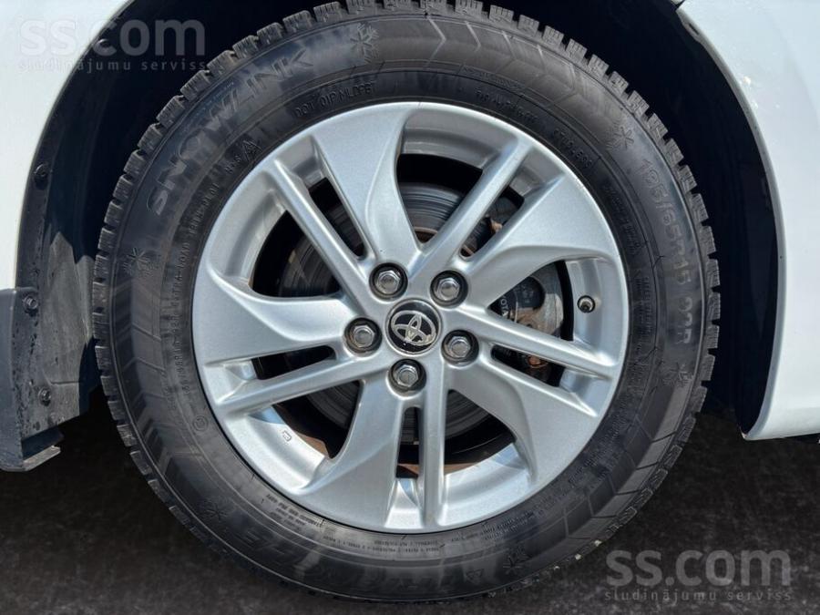 Balts Toyota Yaris 2021 Rīga, ar dzinēja tilpumu 1.50 L un nobraukumu 53 tūkst. km par 14260 €, foto 15 vietnē AUTOMOTO.COM.LV