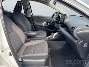 Balts Toyota Yaris 2021 Rīga, ar dzinēja tilpumu 1.50 L un nobraukumu 53 tūkst. km par 14260 €, foto 16 vietnē AUTOMOTO.COM.LV
