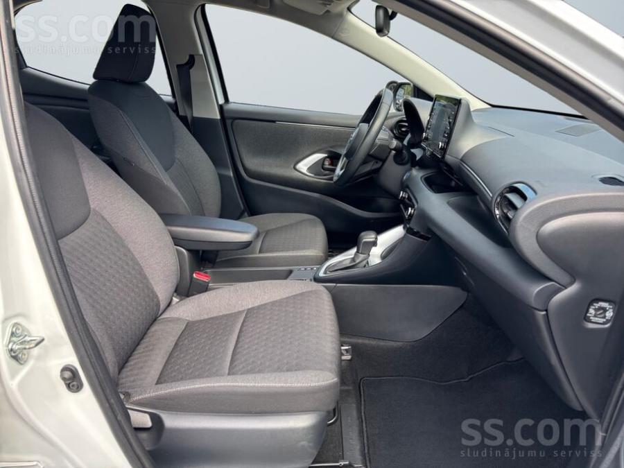 Balts Toyota Yaris 2021 Rīga, ar dzinēja tilpumu 1.50 L un nobraukumu 53 tūkst. km par 14260 €, foto 16 vietnē AUTOMOTO.COM.LV
