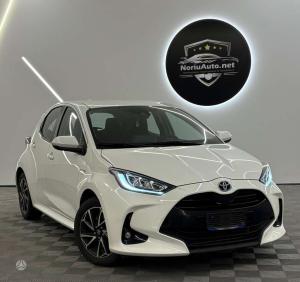 Белый Тойота Ярис 2021 в Мариямполе, объемом двигателя 1.49 л и пробегом 37 тыс. км за 15450 €, фото  на AUTOMOTO.COM.LV