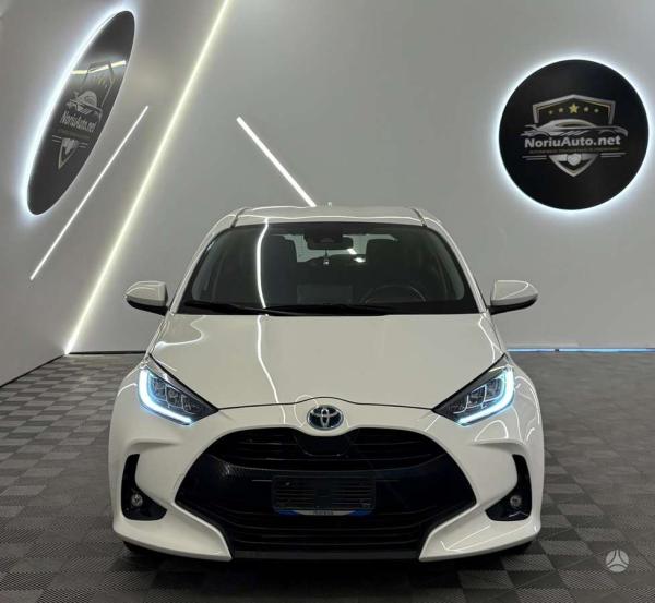 Balts Toyota Yaris 2021 Marijampole, ar dzinēja tilpumu 1.49 L un nobraukumu 37 tūkst. km par 15450 €, foto 4 vietnē AUTOMOTO.COM.LV