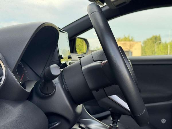 White Toyota Yaris 2021 in Daugavpils, with an engine capacity of 1.60 L and mileage of 37 thousand km for 34200 €, photo 10 on AUTOMOTO.COM.LV